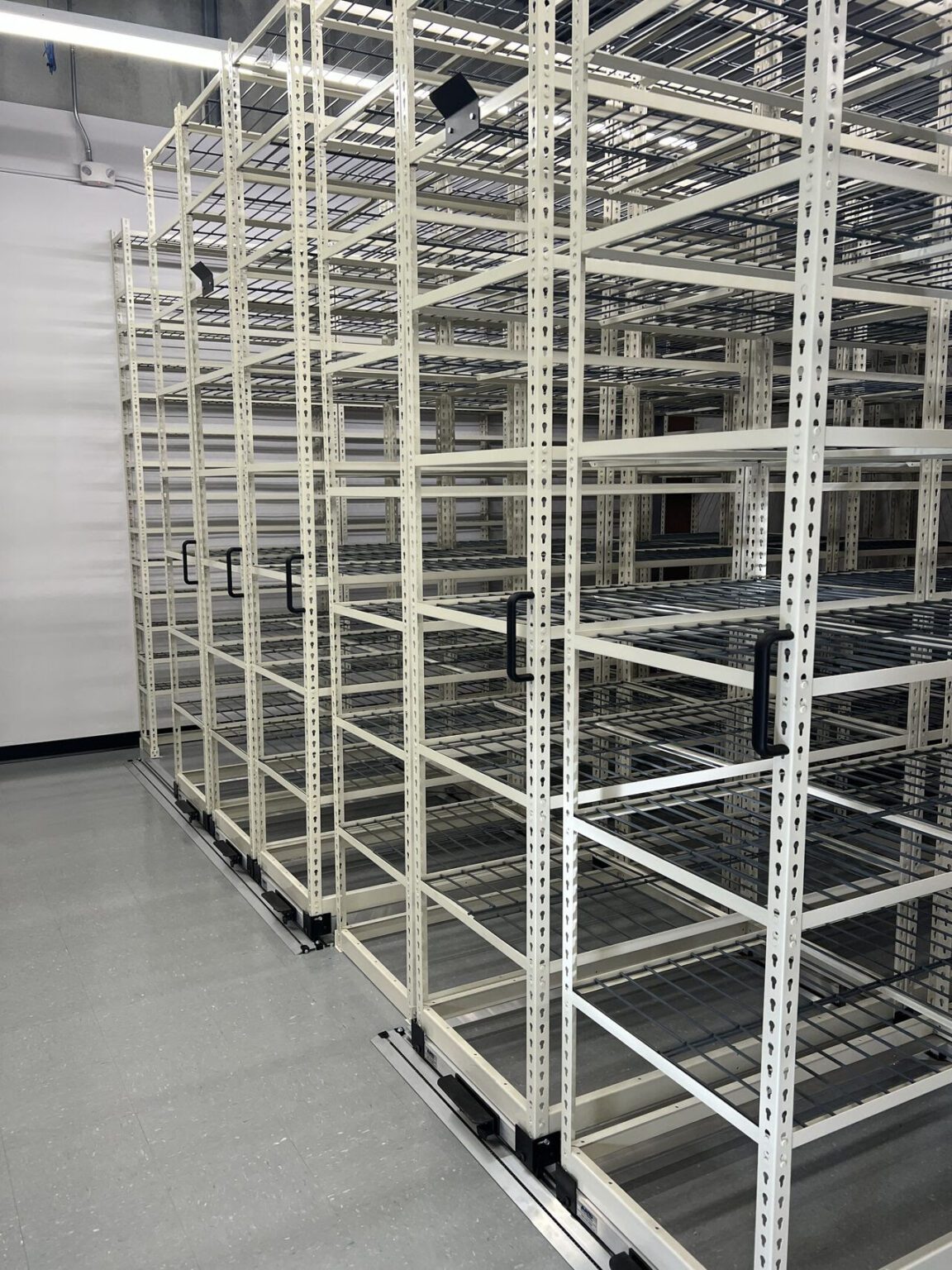 Stockroom Solutions | Material Handling USA