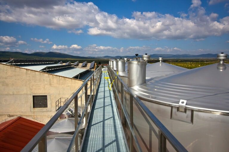 Custom Aluminum Catwalks - Pricing & Options | MH-USA