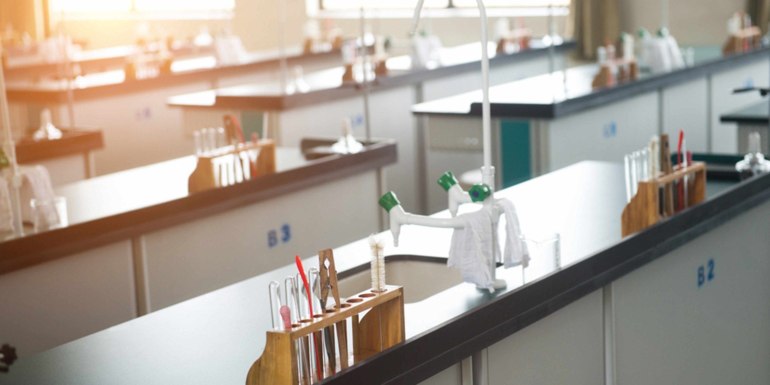When to Replace Your Lab Countertops | MH USA